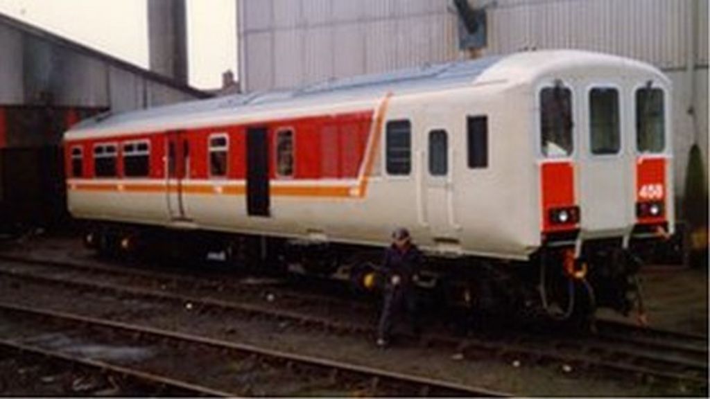 Northern Ireland Railway's farewell to old trains - BBC News