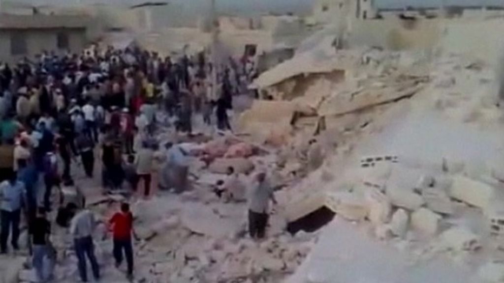 Syria: Huge explosion in Hama 'kills 70' - BBC News