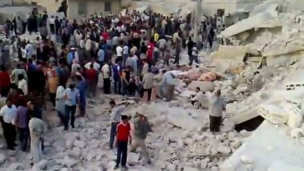 Syria crisis: 'Dozens killed' in huge Hama blast - BBC News