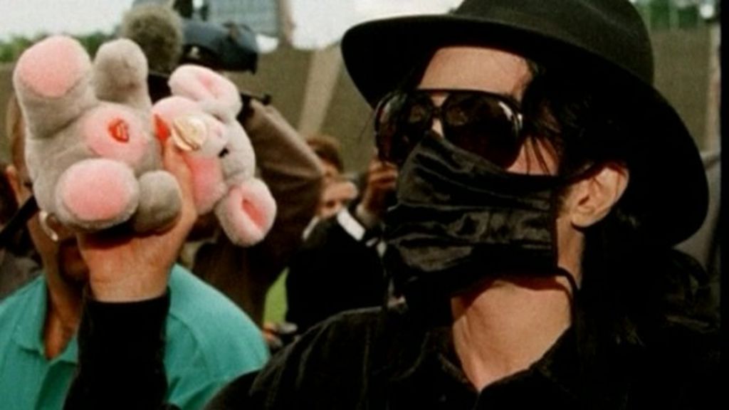 Michael Jackson's mask up for auction - BBC News