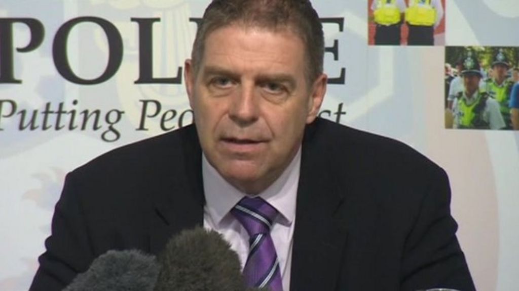 Man arrested in Leeds over double murder - BBC News