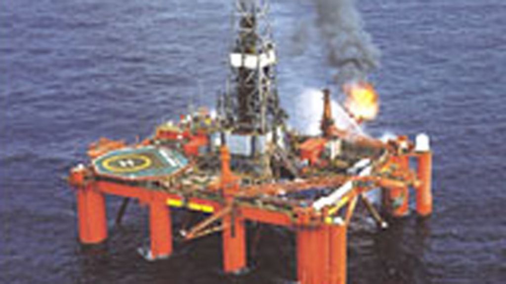 Oil worker Gordon Gray sues over Dolphin Drilling kidnapping - BBC News