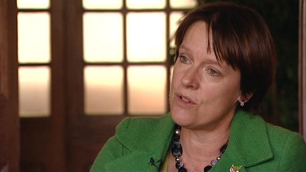 Caroline Spelman: Dry winter may mean standpipes in 2013 - BBC News
