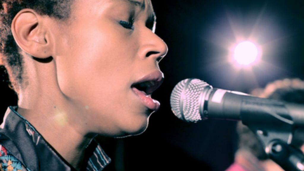 Africa Beats: Cape Verdean singer Carmen Souza performs her song Ind ...