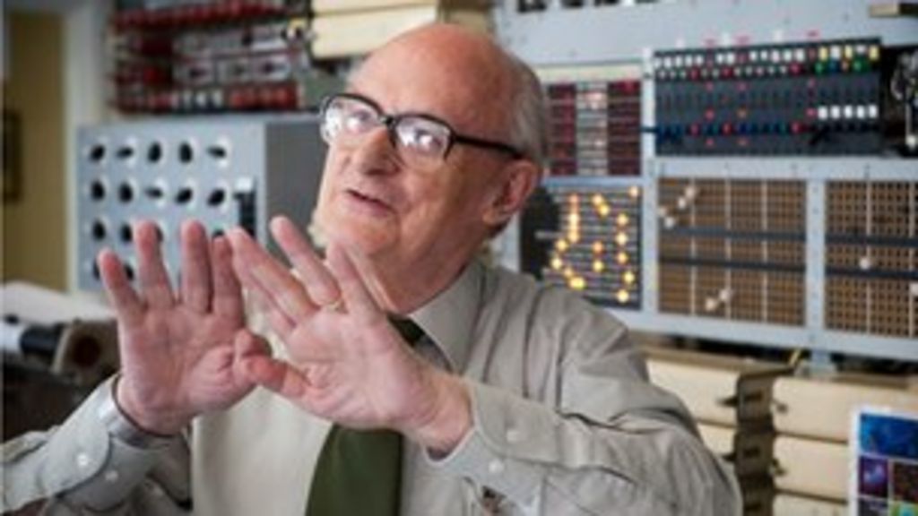 Tony Sale: Computer restoration memorial prize launched - BBC News