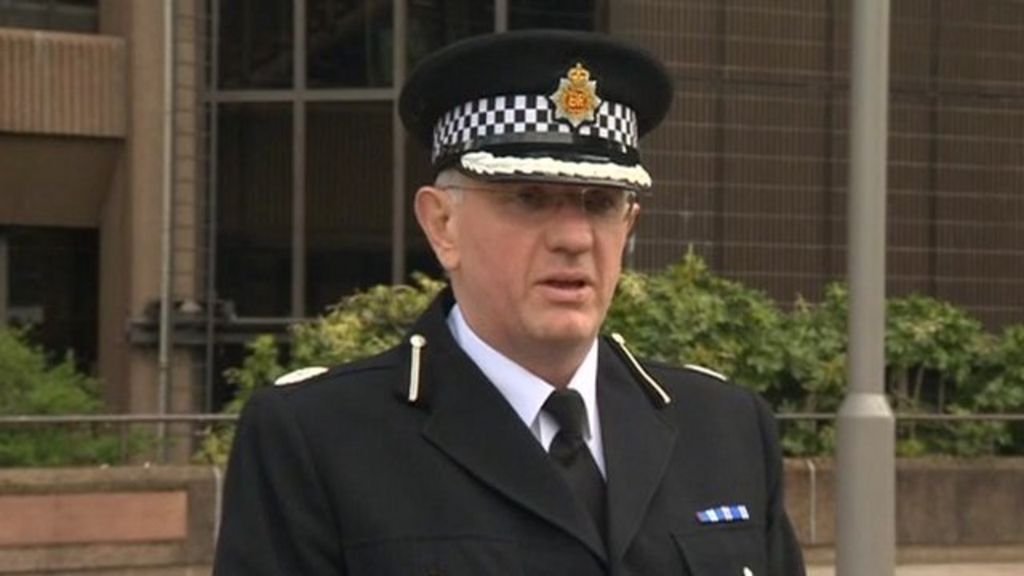 Police praise grooming case victims' bravery - BBC News