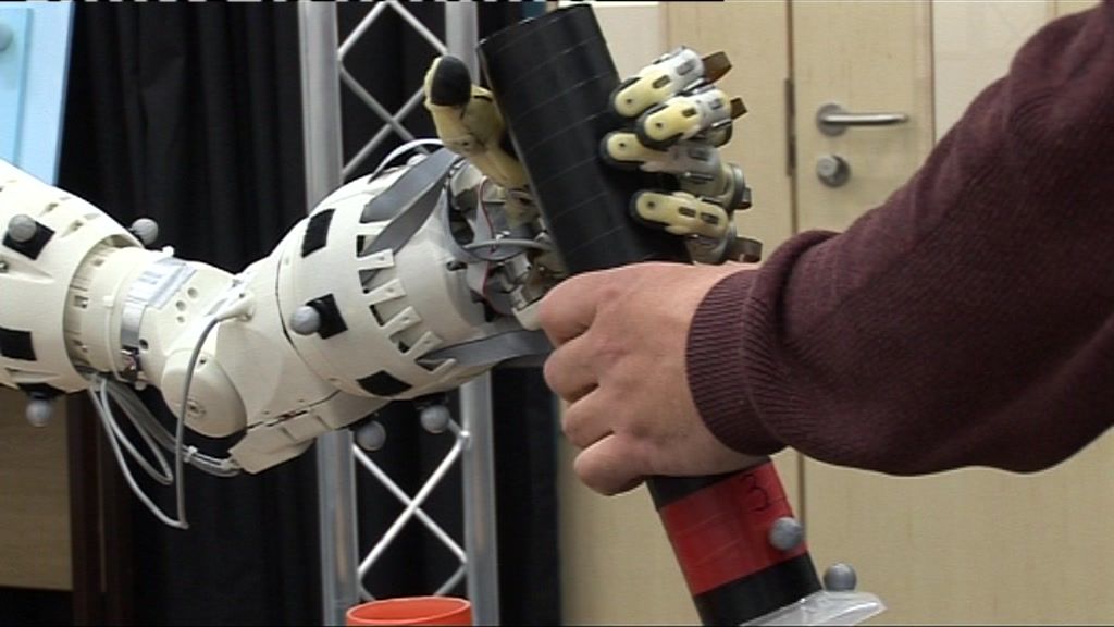 The UK's largest robotics laboratory opens in Bristol - BBC News