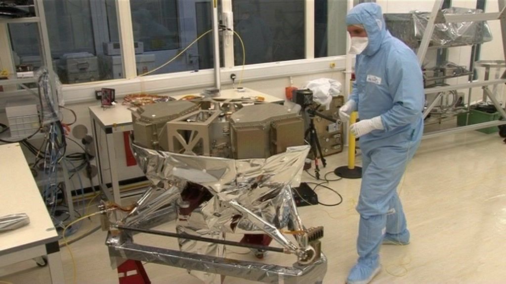 UK builds key instrument for James Webb Space Telescope - BBC News