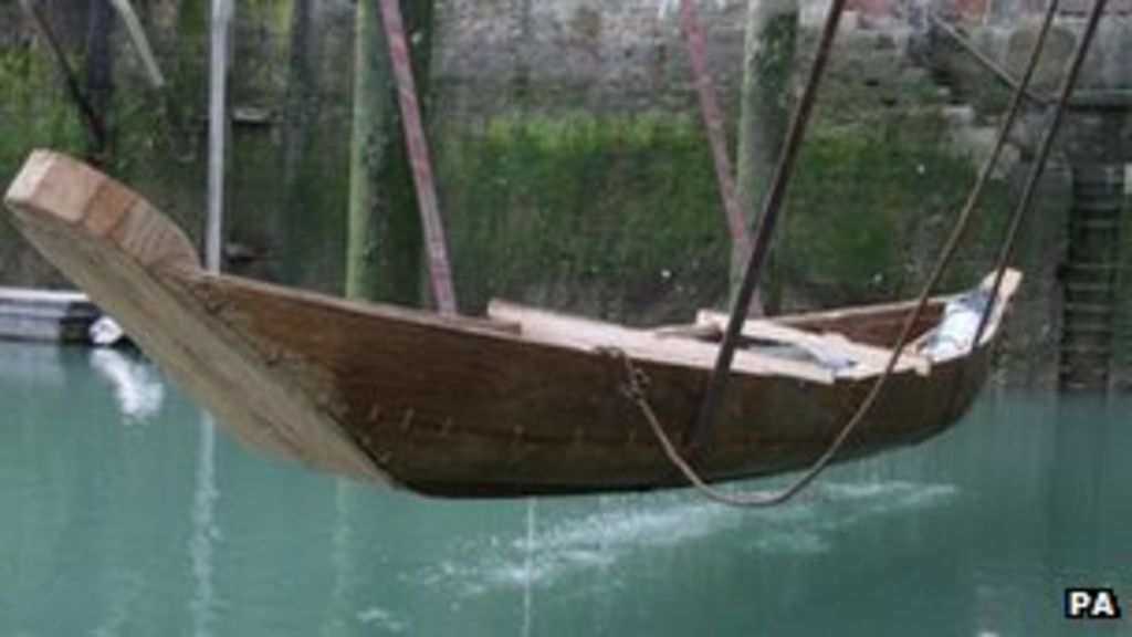 Dover launch of replica Bronze Age boat aborted - BBC News