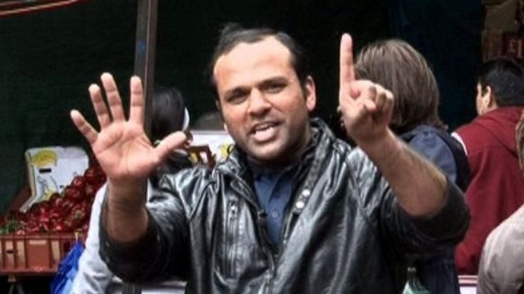 'One Pound Fish' seller records Christmas single - BBC News