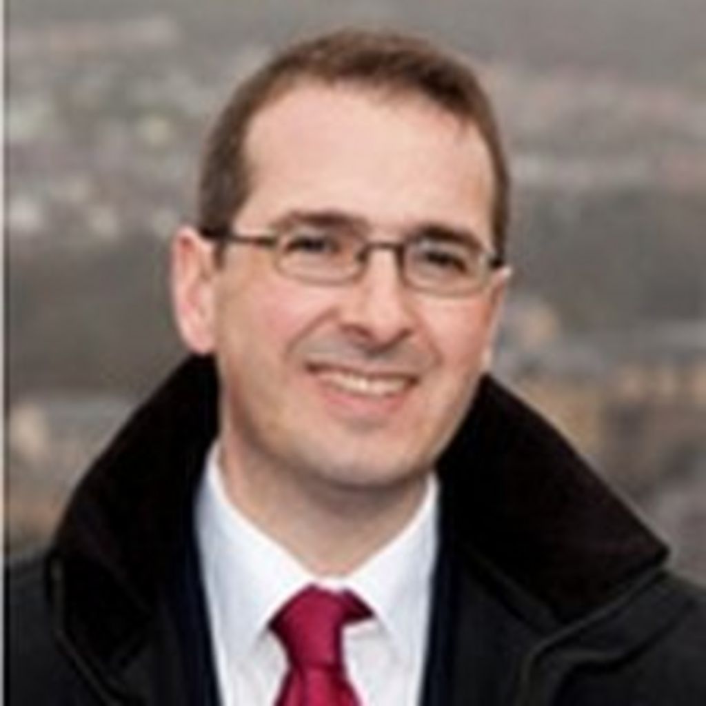 Owen Smith steps into the shadows - BBC News