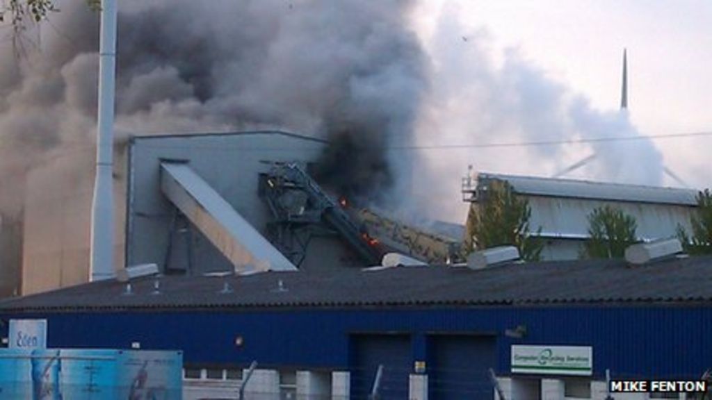 Blaze tackled at Dundee recycling plant - BBC News