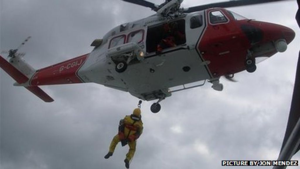 Search and rescue helicopter winch exercise over Solent - BBC News