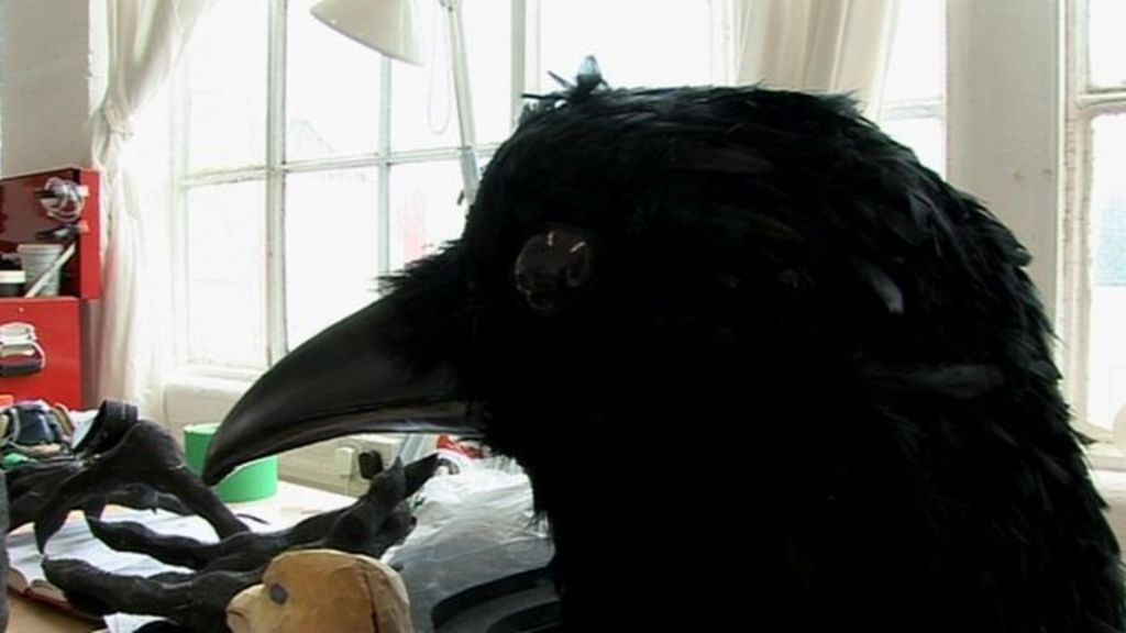 Festival 2012: The making of Crow puppet show - BBC News