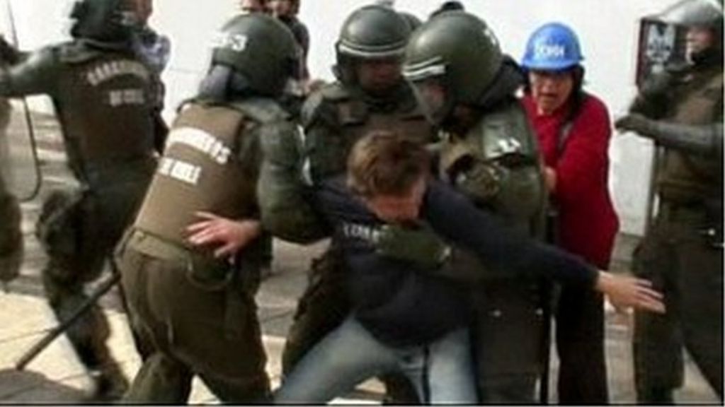 Largest student protest this year in Chile turns violent - BBC News