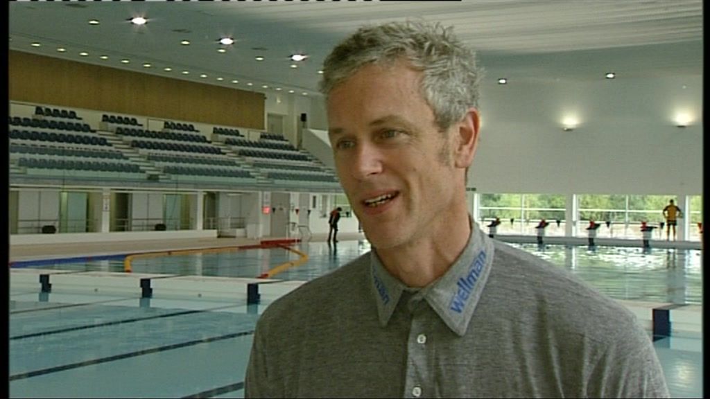 Foster opens Olympic-sized pool - BBC News
