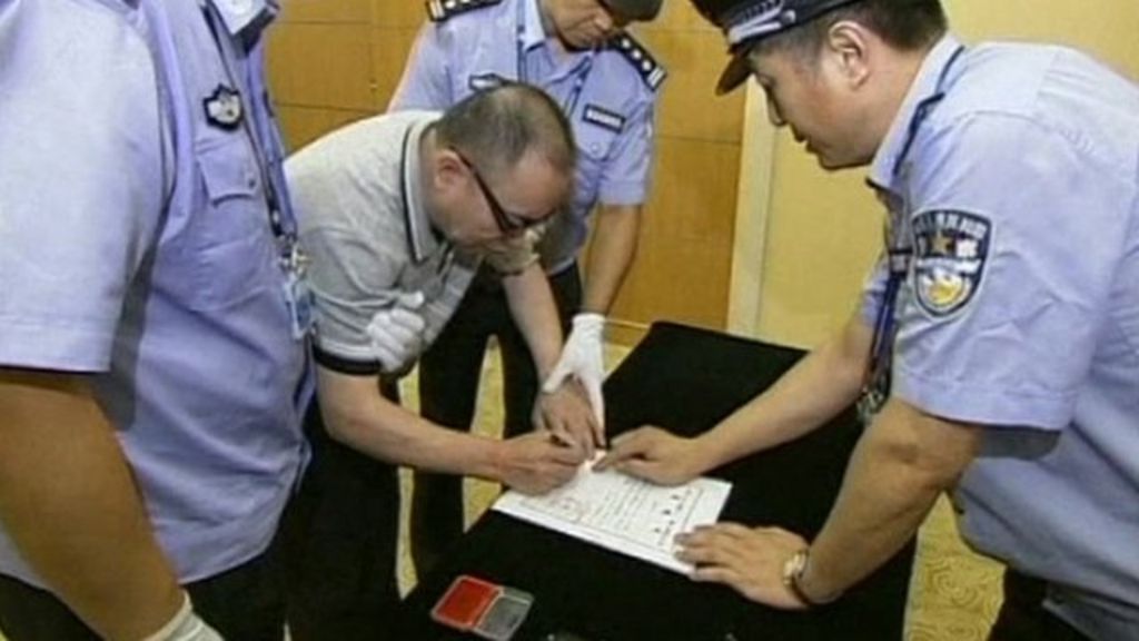 Chinese smuggler Lai Changxing jailed for life - BBC News