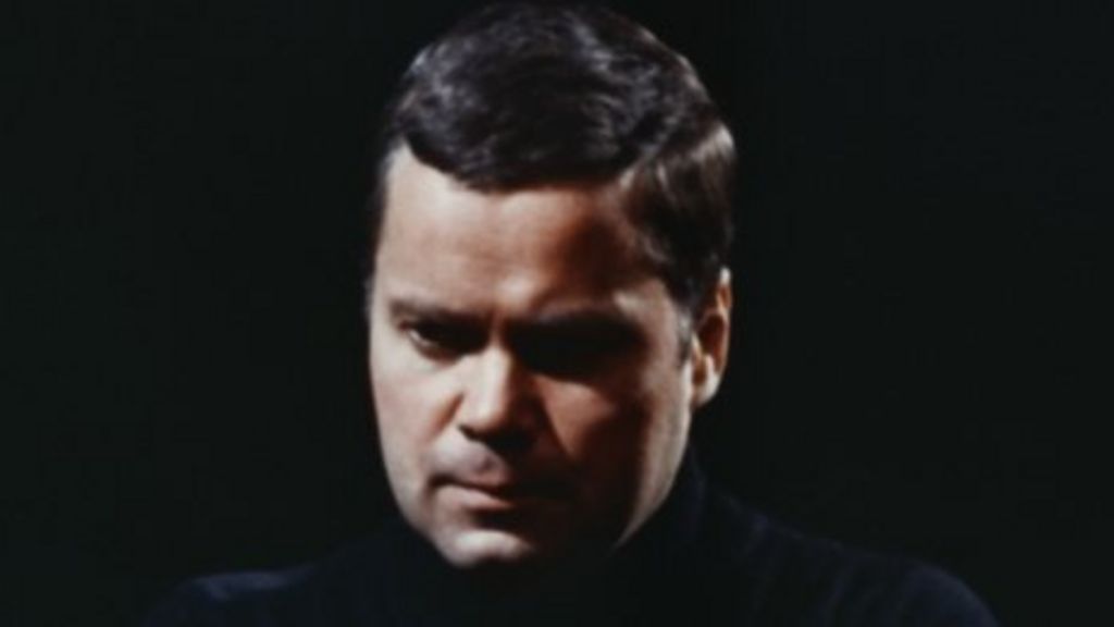 German baritone singer Dietrich Fischer-Dieskau dies - BBC News