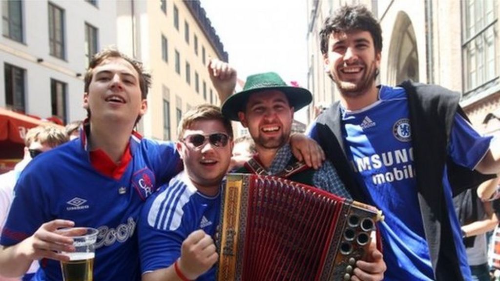 Chelsea fans upbeat ahead of Champions League final - BBC News