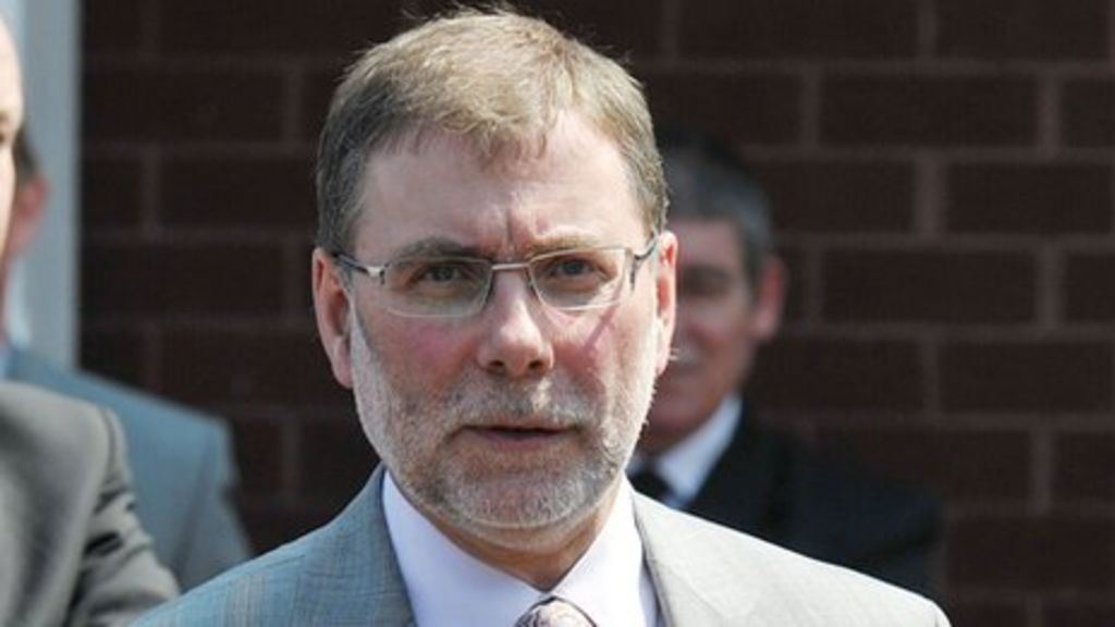 Nelson McCausland letter to Glentoran 'misleading' - BBC News