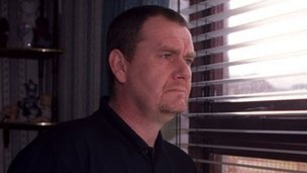 Tommy English family suing police - BBC News