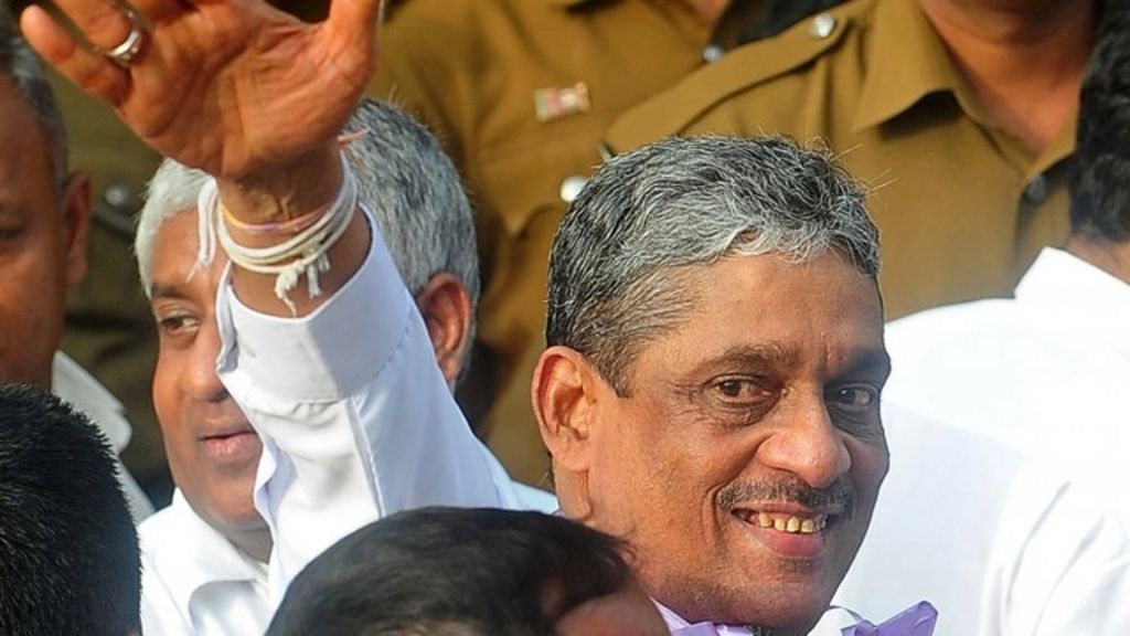 Sri Lanka ex-army chief Sarath Fonseka freed from jail - BBC News