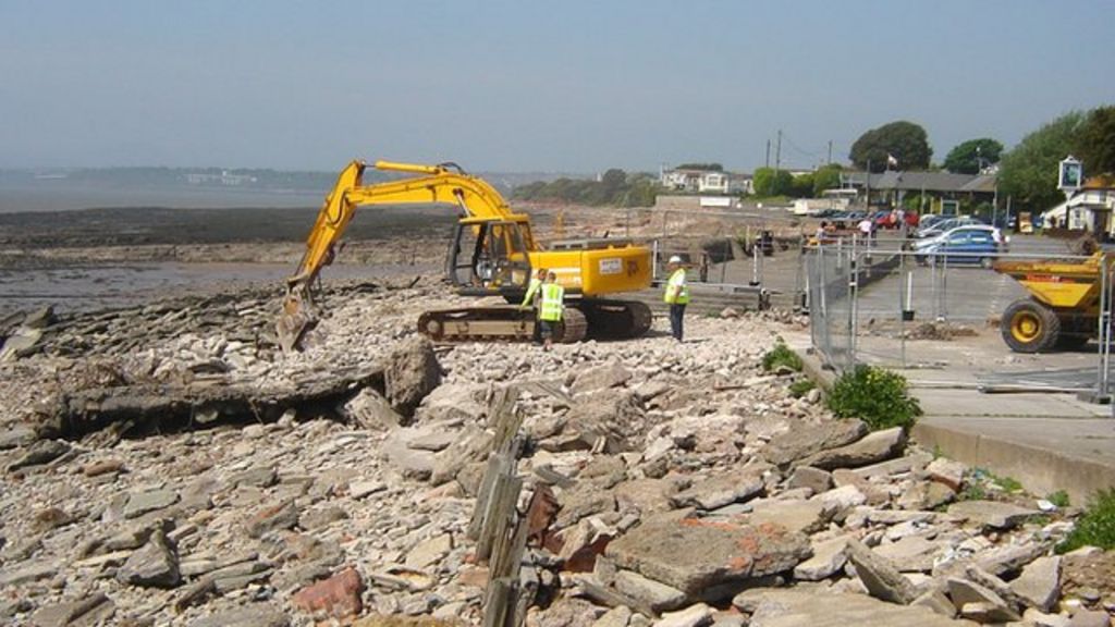 Swanbridge beach, Sully: Dumped 1984 rubble clear-up - BBC News