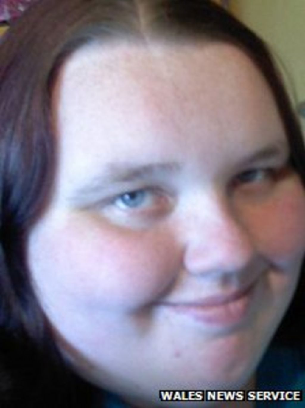 Obese Aberdare teenager Georgia Davis 'settled' in hospital - BBC News