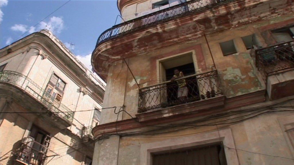 Cuba's crumbling housing crisis - BBC News