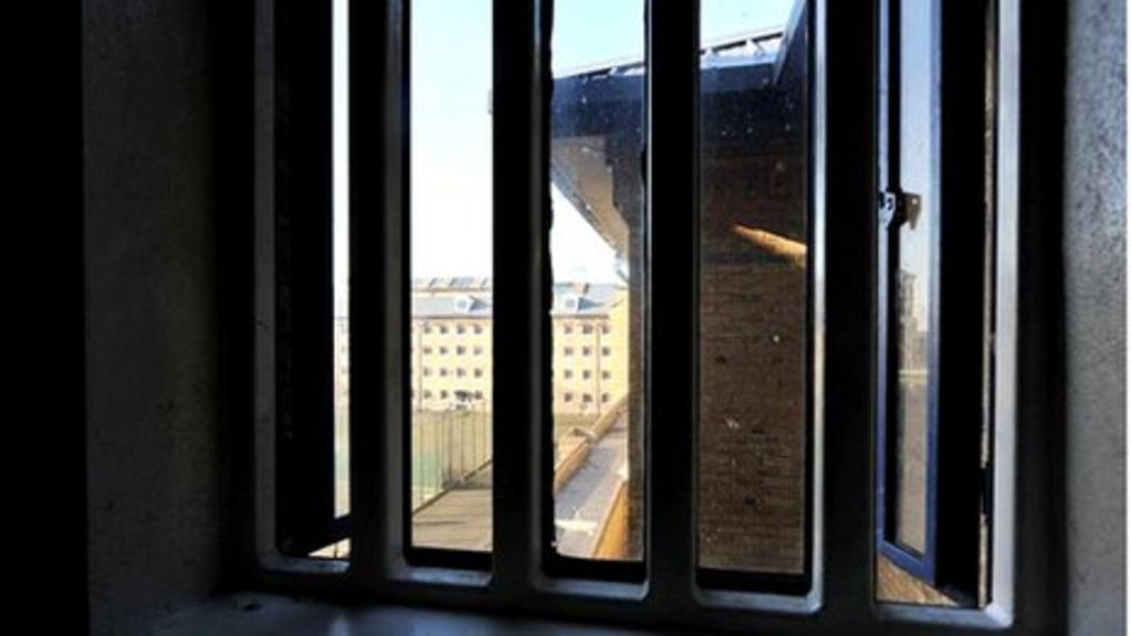 Rochdale's Buckley Hall Prison 'must tackle drugs' - BBC News