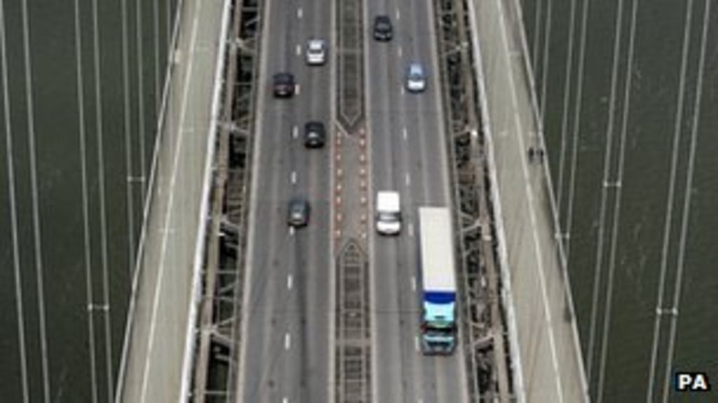 Fluid spill on Forth Road Bridge: Long term damage prevented - BBC News