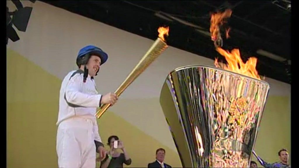 Olympic torch arrives in Chester carried by Beth Tweddle and Jason ...