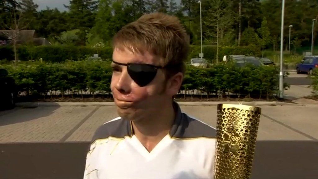Corporal Ricky Furgusson carries Olympic torch - BBC News