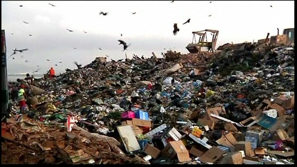 Rio's Jardim Gramacho rubbish dump to close - BBC News