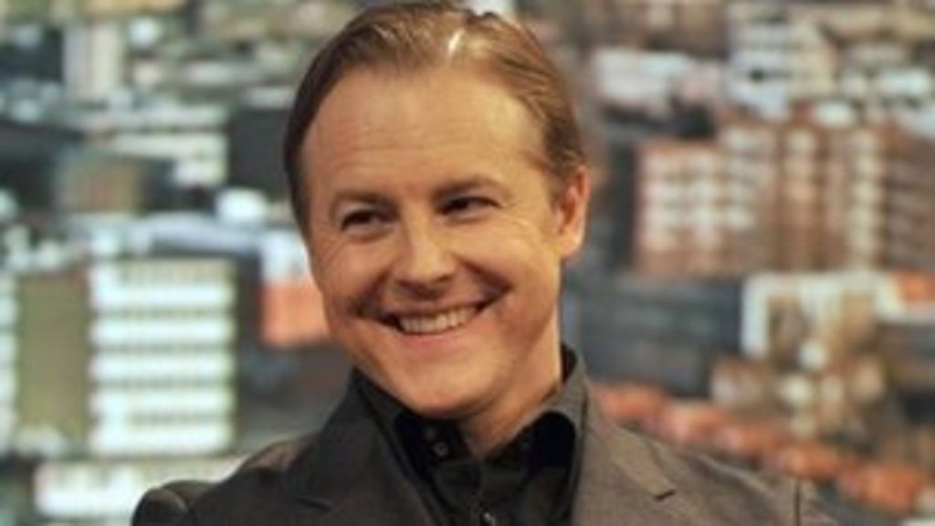 Actor Samuel West takes on role after actor's stage fall - BBC News