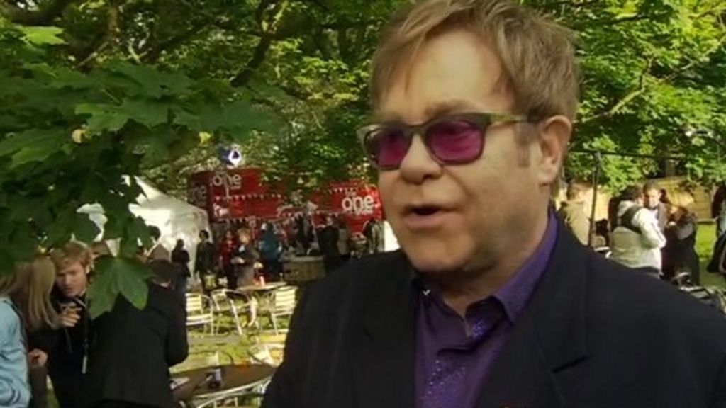 Stars gather backstage at Jubilee concert - BBC News