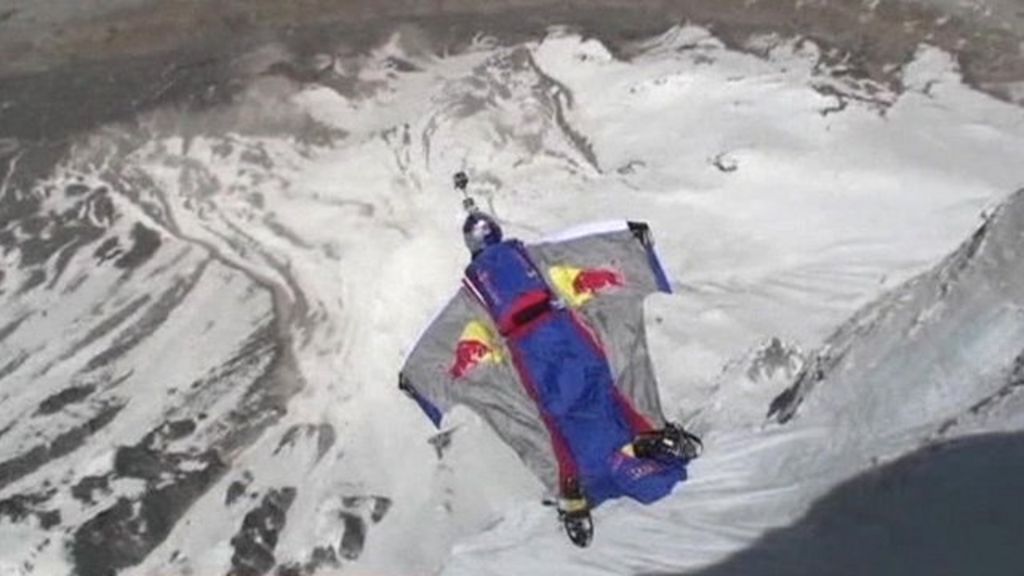 Base jump record: Thirty days up, 90 seconds down - BBC News