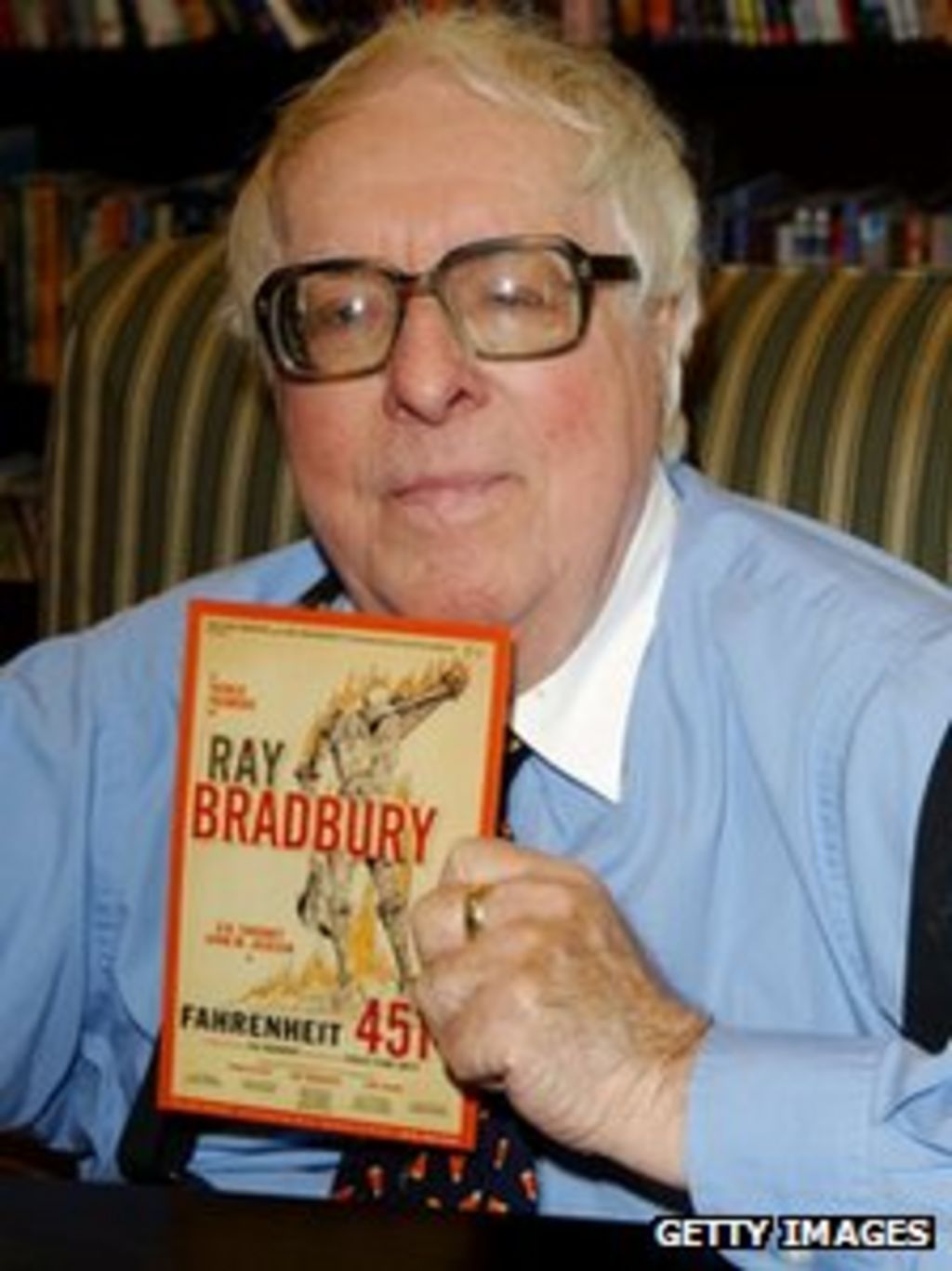 Tributes paid to sci-fi author Ray Bradbury - BBC News