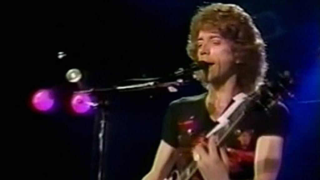 Former Fleetwood Mac guitarist Bob Welch dies, aged 66 - BBC News