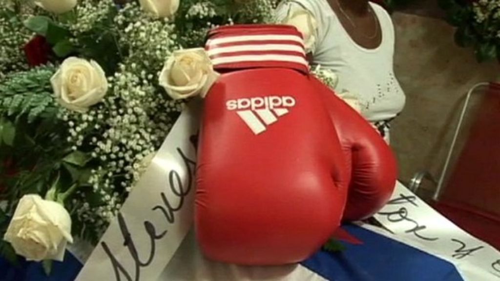 Crowds bid farewell to Cuban boxing hero Teofilo Stevenson - BBC News