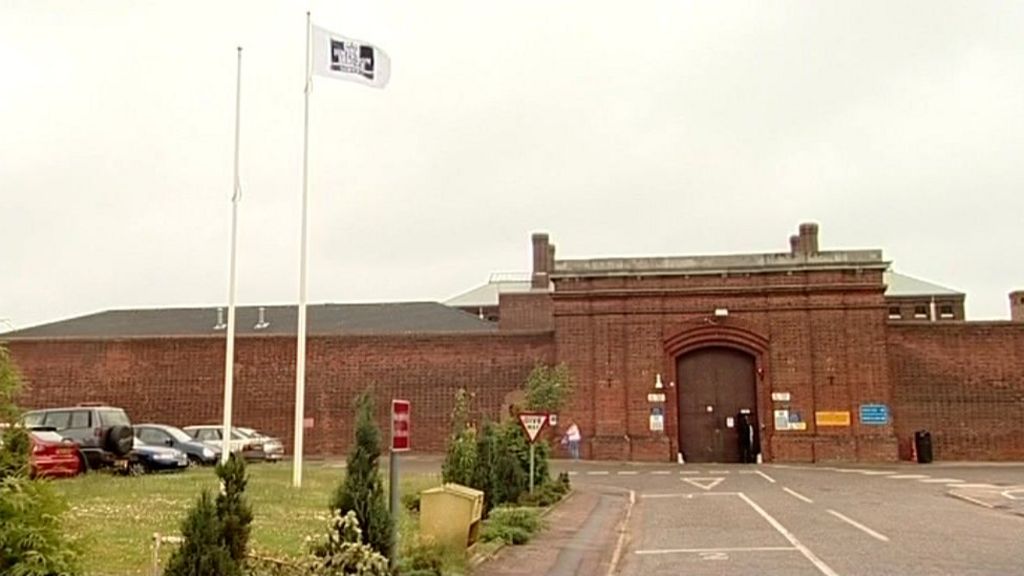 Norwich Prison: Some inmates 'too frightened to leave cells' - BBC News