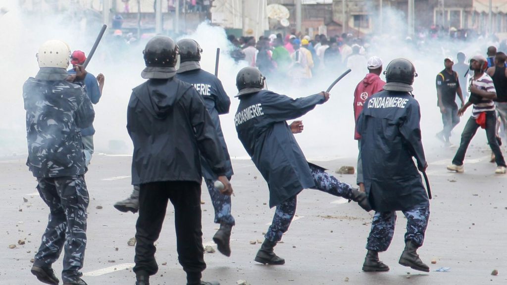 Togo protest: Lome rocked by electoral reform unrest - BBC News