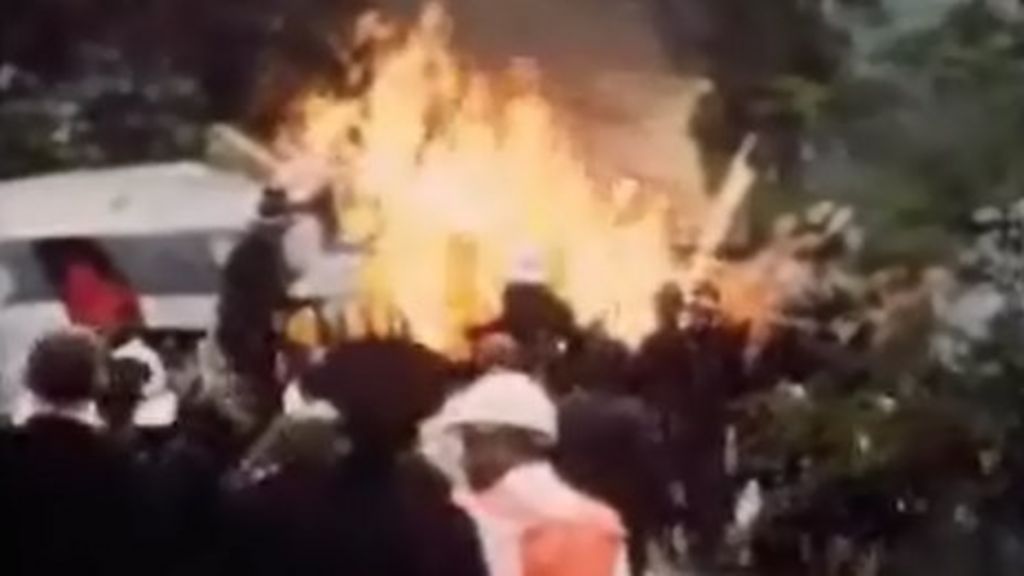 Staines air crash remembered 40 years on - BBC News