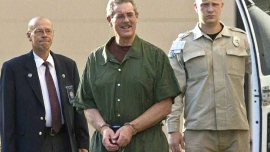 Allen Stanford jailed for 110 years for $7bn Ponzi scheme - BBC News