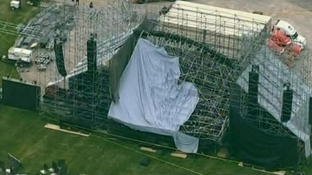 Radiohead concert: Fatal stage collapse in Toronto - BBC News
