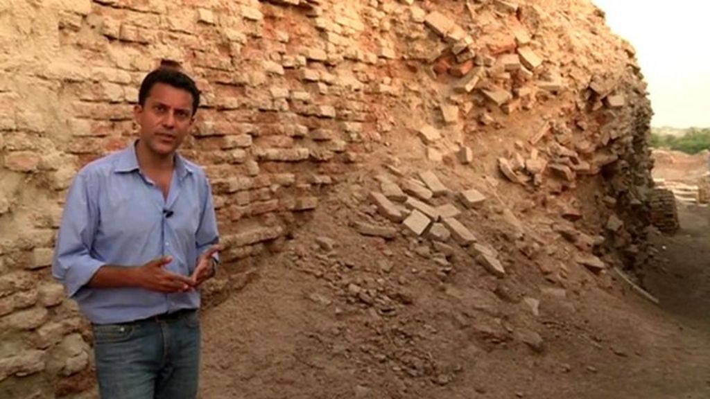 Mohenjo Daro: Could this ancient city be lost forever? - BBC News