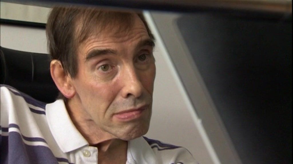 Right-to-die man Tony Nicklinson dead after refusing food - BBC News