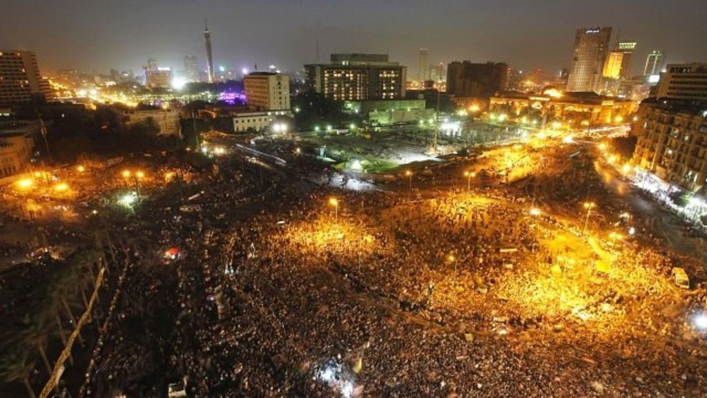 Thousands join Egypt protests - BBC News