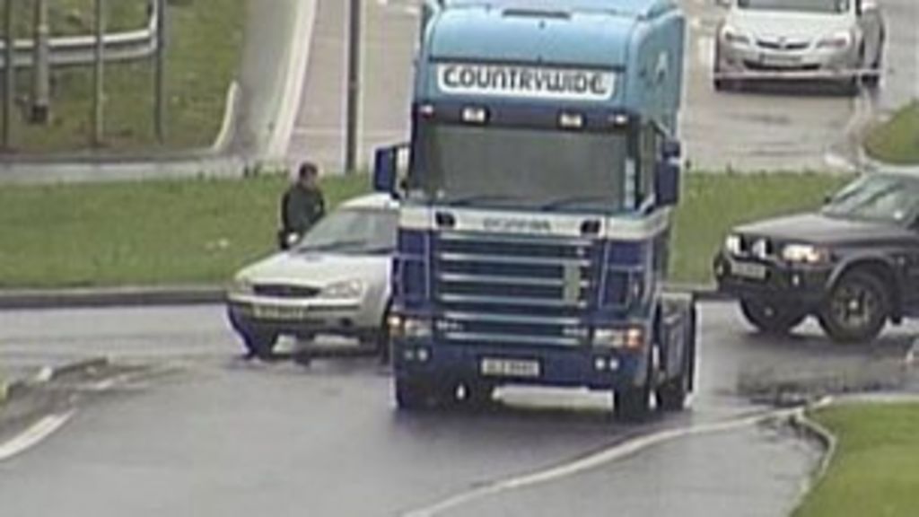 Man dies after being struck by lorry - BBC News