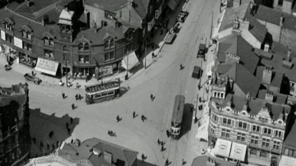 Early aerial photos of the UK go online - BBC News